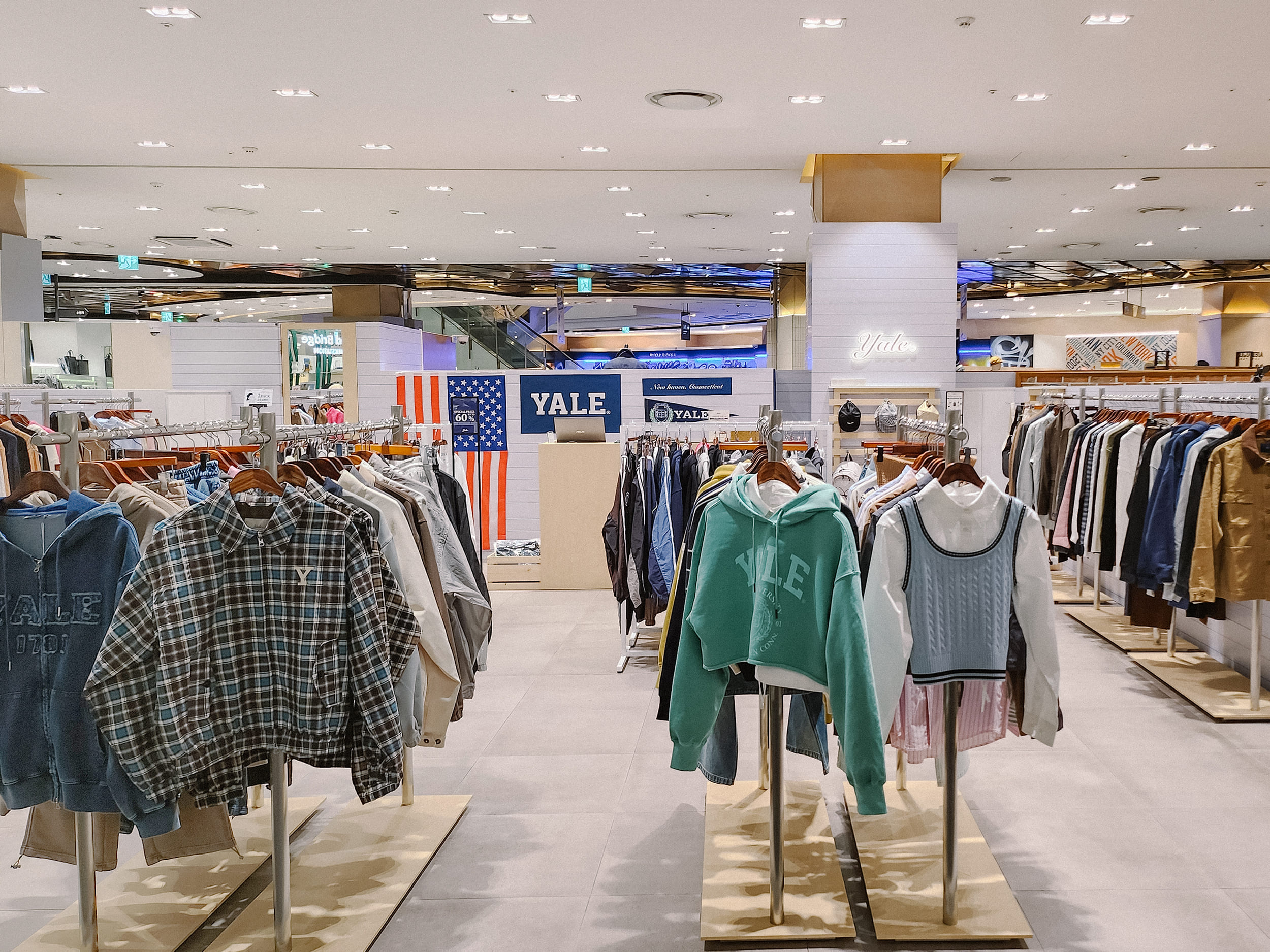YALE APPAREL POP-UP STORE in SUWON AK PLAZA 매거진 - PHYPS MOTORCYCLE